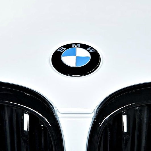 iND Painted Gloss Black Hood Roundel Emblem BMW G05 X5 - Emnotek